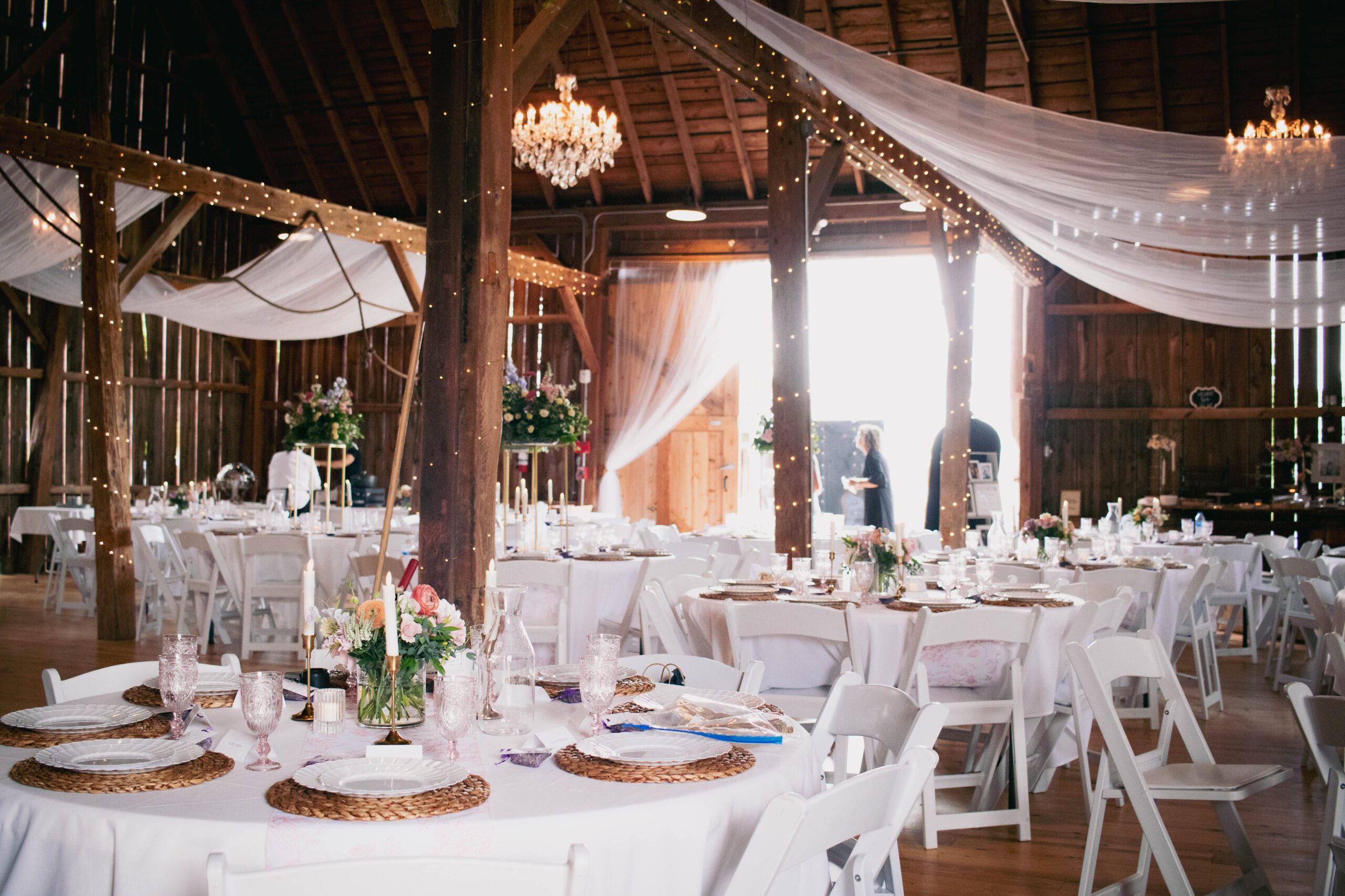 Cattle barn wedding venue | Honestweddingadvice.com